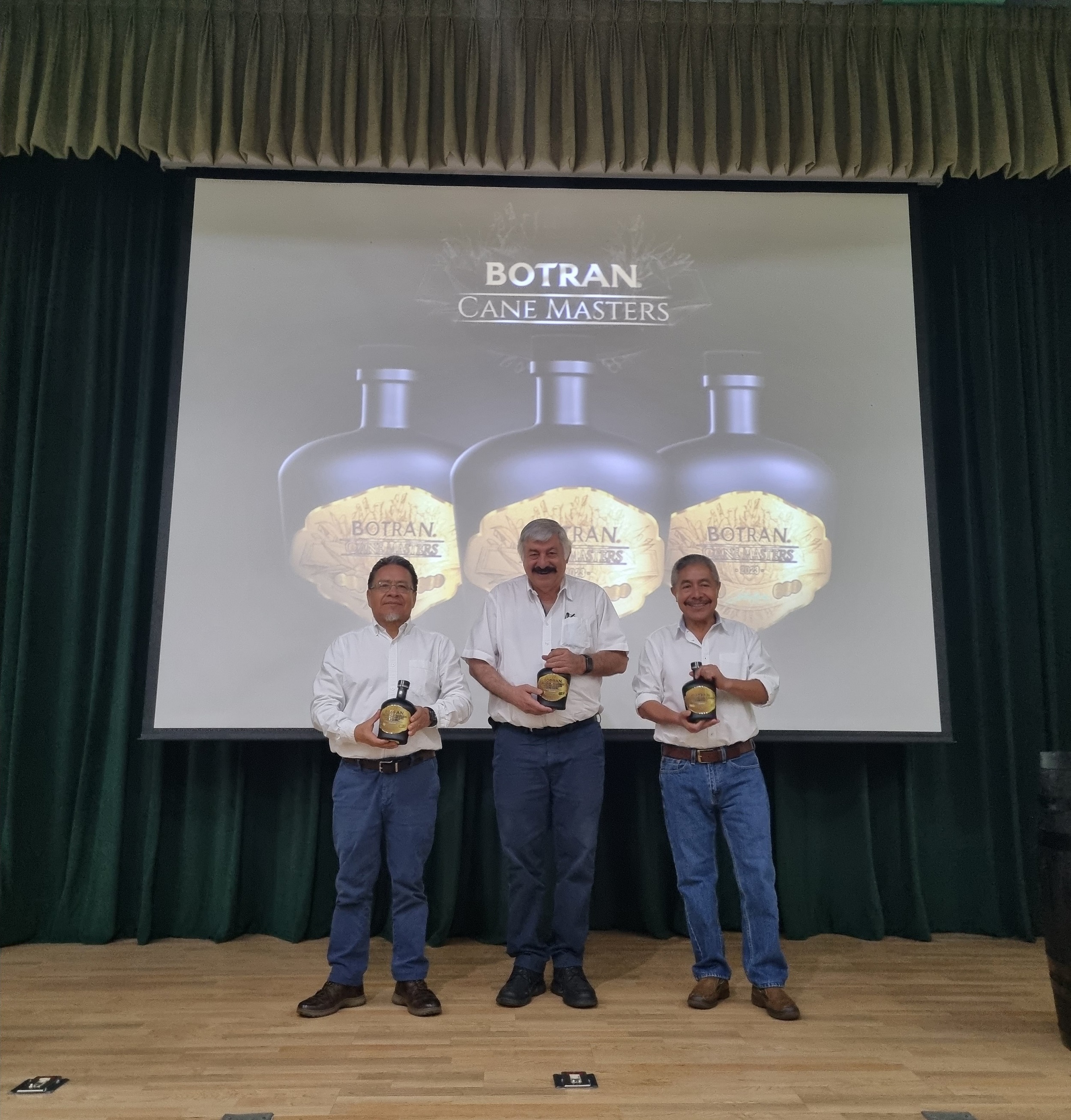 Ron Botran nombra a tres de sus investigadores Cane Masters