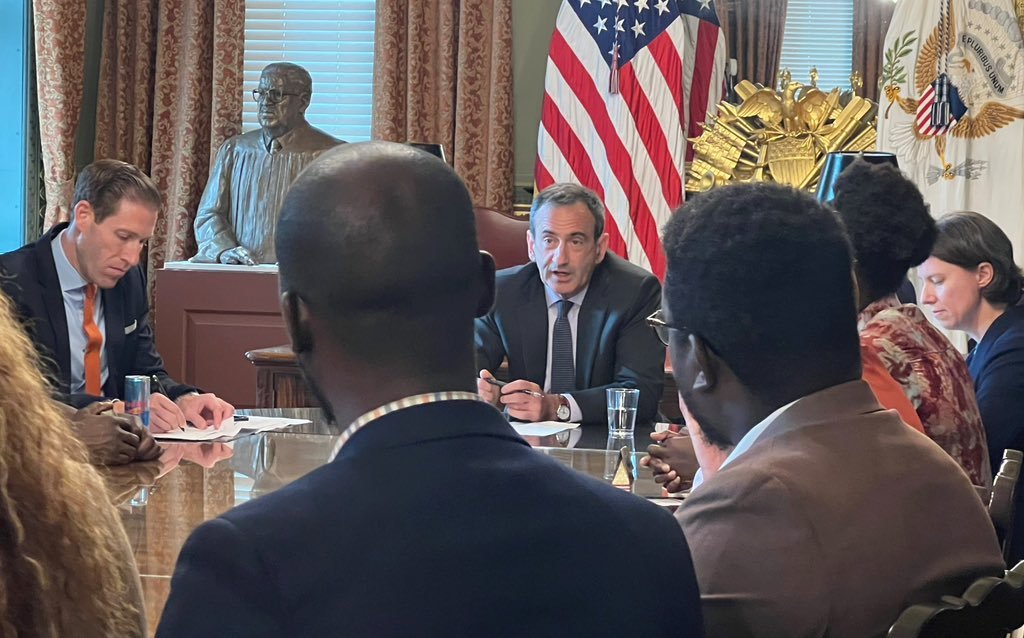 Asesor de Seguridad Nacional de la vicepresidenta Kamala Harris Philip ...