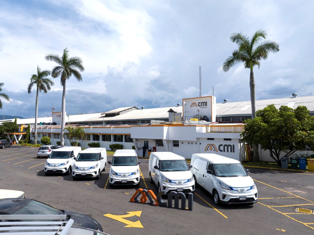 Estrena la primera flotilla de CMI paneles eléctricas