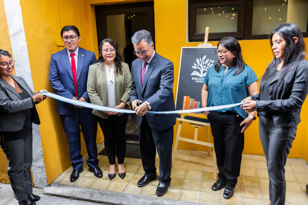 COMBEX-IM y su Compromiso con la Lectura: Inauguración de la Biblioteca